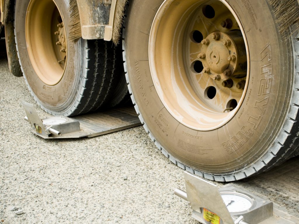 Dynamic Load Effects of Heavy Vehicles on Pavement Performance | WARRIP